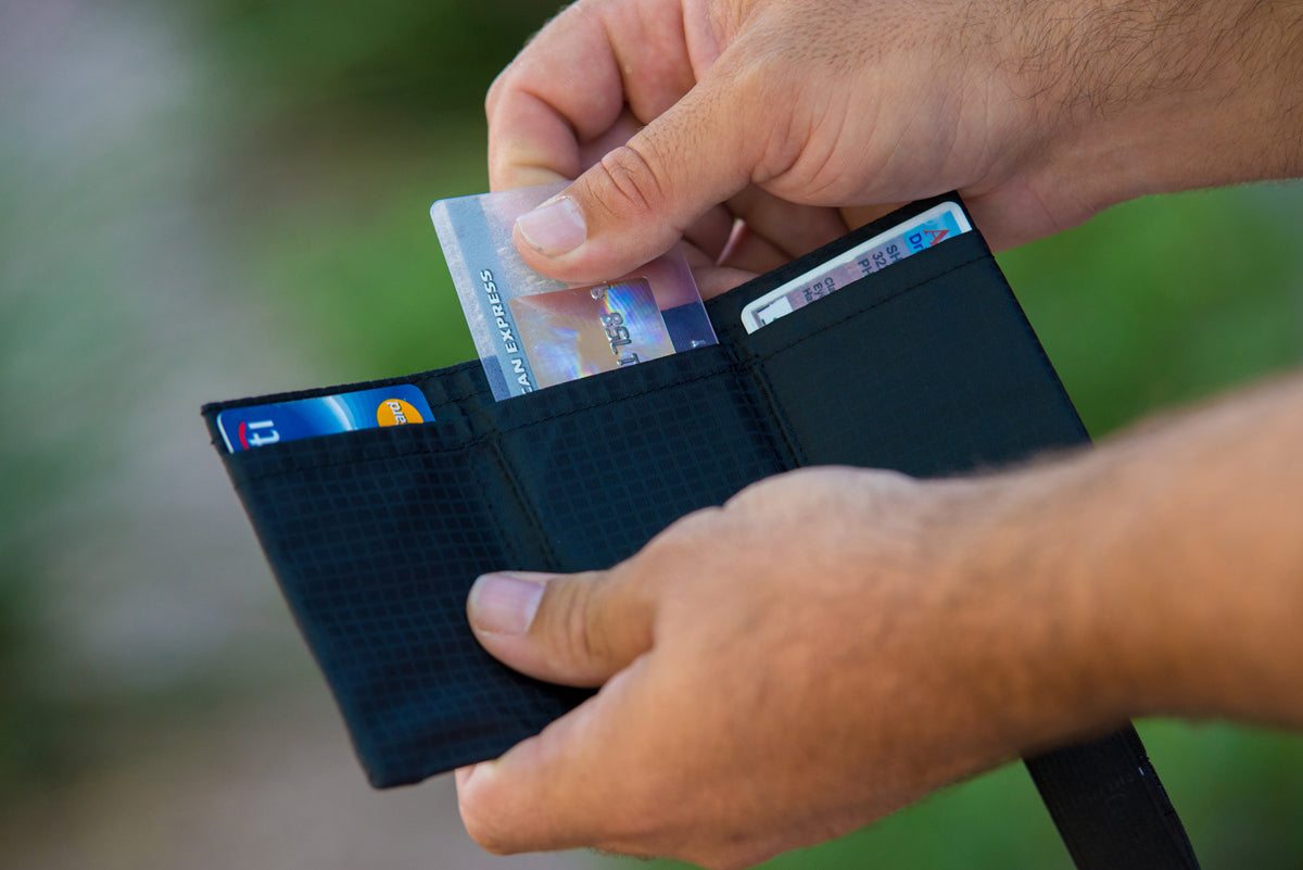 Slim Minimalist Wallet – LIGHT FOLD